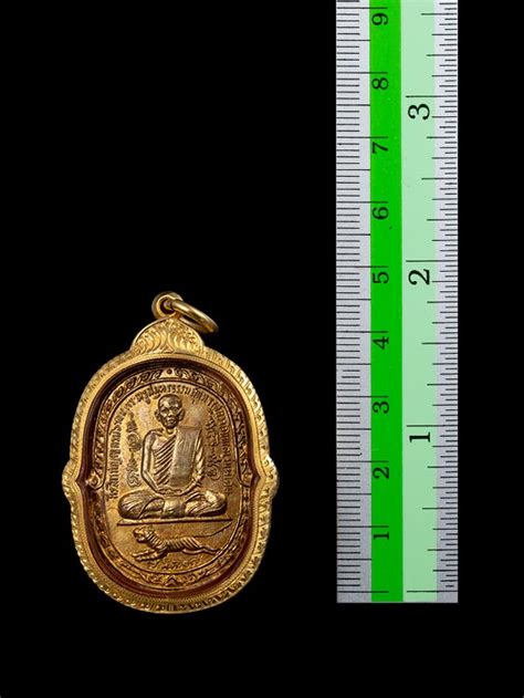 เหรียญเสือเผ่นหลวงพ่อสุดวัดกาหลงเนื้อทองแดงกะไหล่ทองสวยพิมพ์เอนิยมปี17เลี่ยมทอง Wutdychonburi