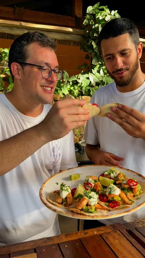 Tacos De Camarão 🦐 🌮 Cuando morava no mexico era o que mais comia na praia Camaronzinho e frutos ...