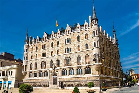 La Casa Botines La Joya De Gaudí Que Alberga El Museo Del Artista Y Es