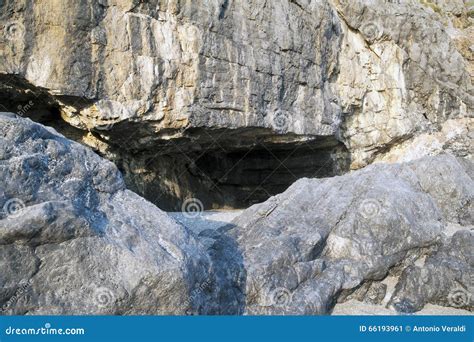 Cleavage Stock Image Image Of Cleavage Shelter Notched 66193961