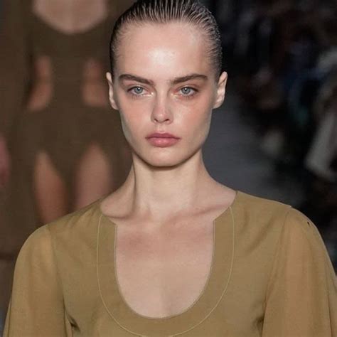 Rona Rona Andro • Threads Say More