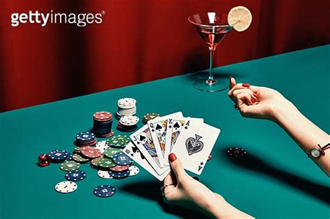 한국인 사람손 사람팔 손짓 뷰티 쥬얼리 액세서리 인조물건 아름다움 의료성형뷰티 레트로스타일 컨셉 뉴트로 20세기스타일 스타일 손톱 손가락