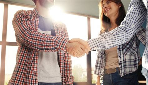 7 ways to make real connections when networking