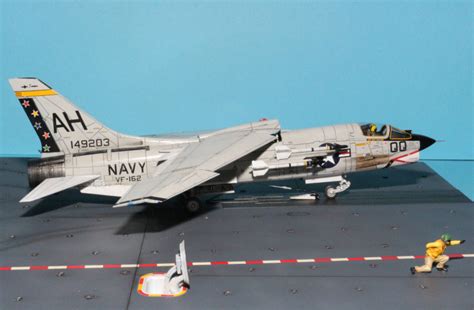 Vought F 8e Crusader Academy 1 72 Von Roland Hermann