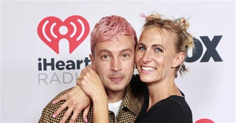 트웬티 원 파일럿츠 타일러 조셉 제나 블랙 잉꼬부부 인증 포토콜[포토엔hd]