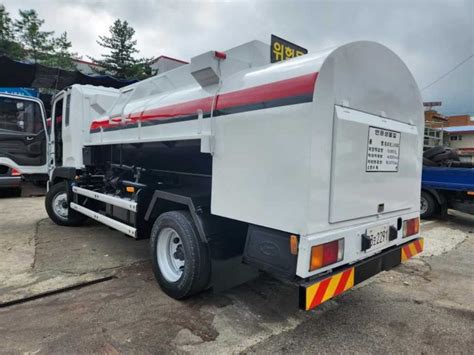 메가트럭 5톤 탱크로리 5000 리터전문가들