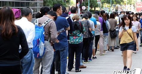 투표소 앞 투표행렬