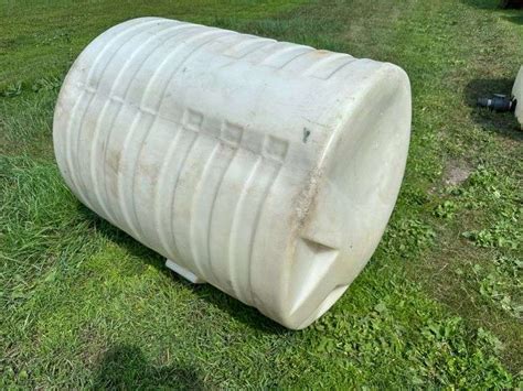 200 Gallon Poly Tank Fragodt Auction And Real Estate Llc
