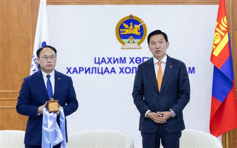 Цахим хөгжил инновац харилцаа холбооны шинэ сайд Ц Баатархүү үүрэгт ажлаа эхлүүллээ