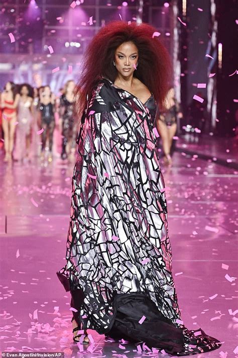 Tyra Banks Returns To The Victoria Secrets Runway After 19 Year Break