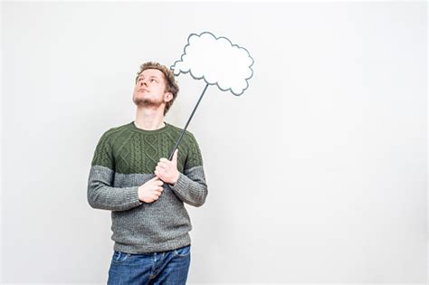 흰색 바탕에 빈 연설 거품을 들고 젊은 남자의 초상화 20 24세에 대한 스톡 사진 및 기타 이미지 20 24세 개념 결정 Istock