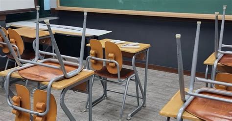 상담부터 금액까지 합리적이고 친절하십니다 가루로 쌓여있는 칠판이며 룸마다 오염도가 심하고 너무 더러워서 손대기도 싫었는데 말끔하게 치워 주셨어요 개운한 공간을보니까