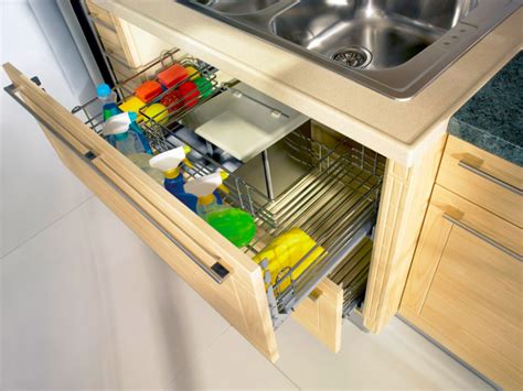 Как правильно: Организовать хранение под мойкой на кухне: houzz_russia ...