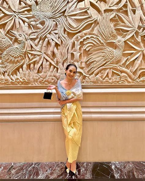 Behind Her Scary Face Here Are 8 Portraits Of Dayinta Melira The Beautiful Ghost Sengarturih