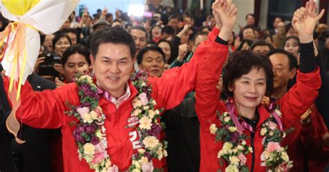 거셌던 ‘정권심판 바람 경남서는 미풍 그쳐국민의힘 13곳·민주당 3곳