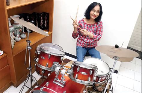 Susy Nander Drummer Wanita Legendaris Asal Indonesia