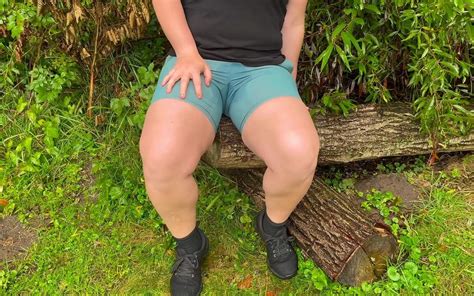 오줌 사고 야외에서 바지를 존나게 젖게 하는 육덕 거유 xHamster