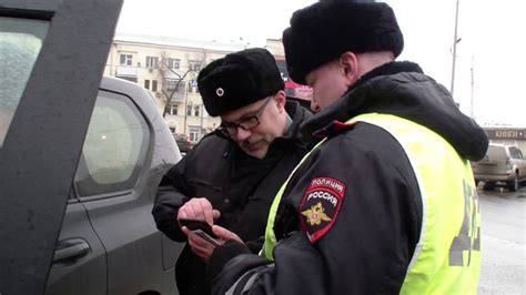 Возле ЦУМа «Самара совместно с ГИБДД судебные приставы провели акцию «Узнай о своих долгах