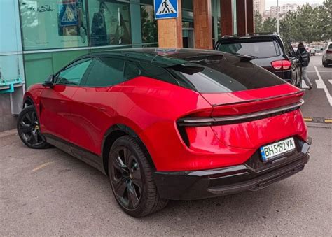 В Україні помітили новий потужний електричний кросовер Lotus Eletre Suv News