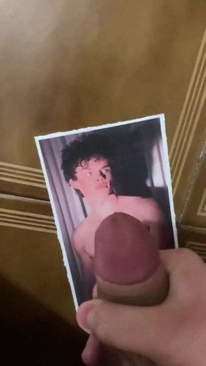 Curran Walters Hommage Au Sperme Xhamster