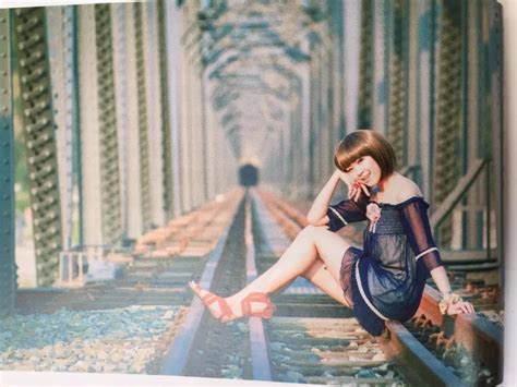 人像摄影构图之美：长焦镜头的透视与压缩感，谈谈景物间距