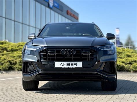 Audi Q8 - Amber Drive