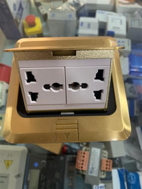 Schneider Floor Outlet