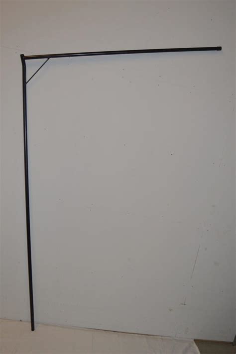 Angular Rack Earth Left