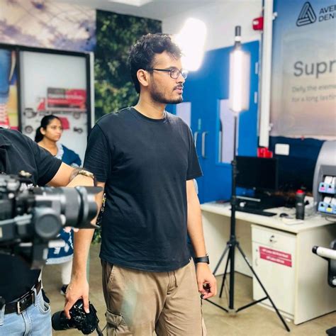 I Dont Know Why I Look Like Im About To Hit Someone In All My Pictures Taken On Set 😂😂