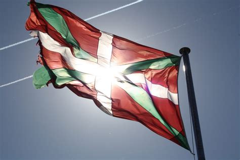 Getting To Know The Basque Flag Urban Adventures