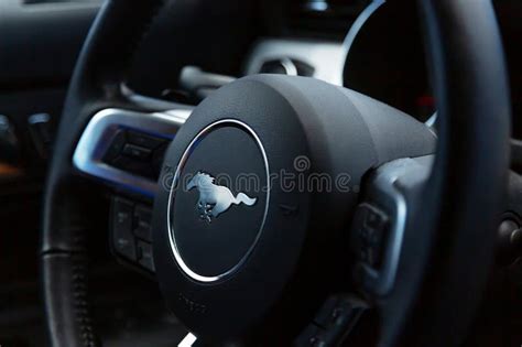 Cruscotto Di Mustang Con Volante Immagine Editoriale Immagine Di