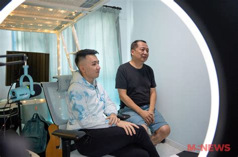 23 Year Old S Porean Goes From Singing On Streets To Arranging Songs