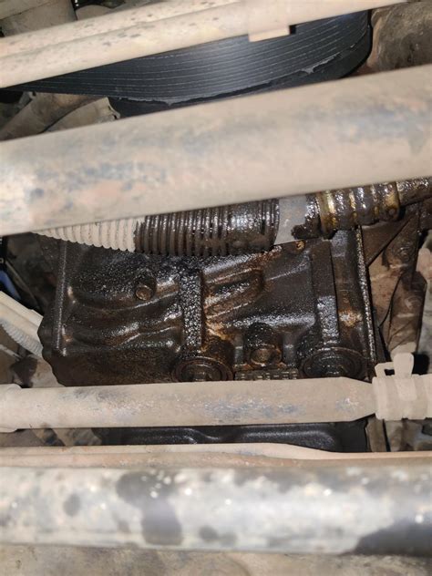 Need help identifying part/problem : r/MechanicAdvice