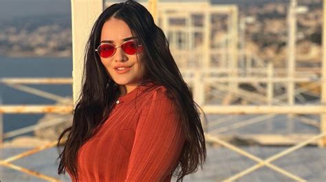 بلوك ساحر راندا البحيري تبرز أنوثتها في أحدث ظهور