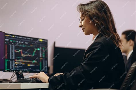 Premium Photo Female Programmer Coding In The Office Side View Of A