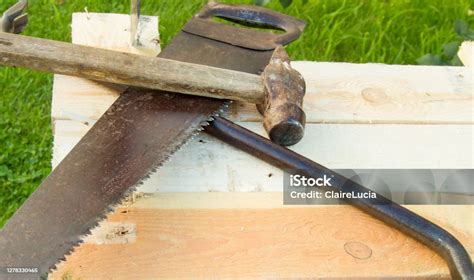 건물 도구 망치 도끼 쇠톱 프레임 정원의 라이트 보드에 거짓말 0명에 대한 스톡 사진 및 기타 이미지 0명 Diy 가정 생활 Istock