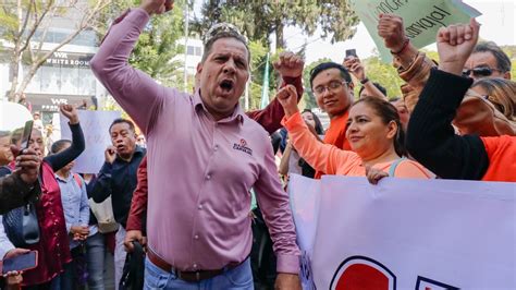 Alejandro Carvajal También Va Por La Alcaldía De Puebla Con Morena Ambas Manos
