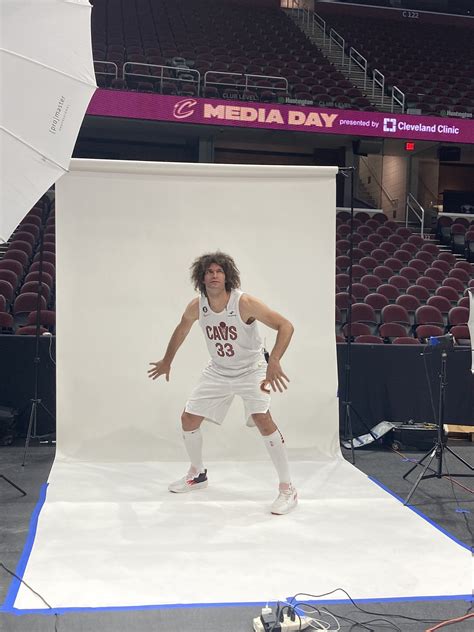 Introducing Robin Lopez Rclevelandcavs