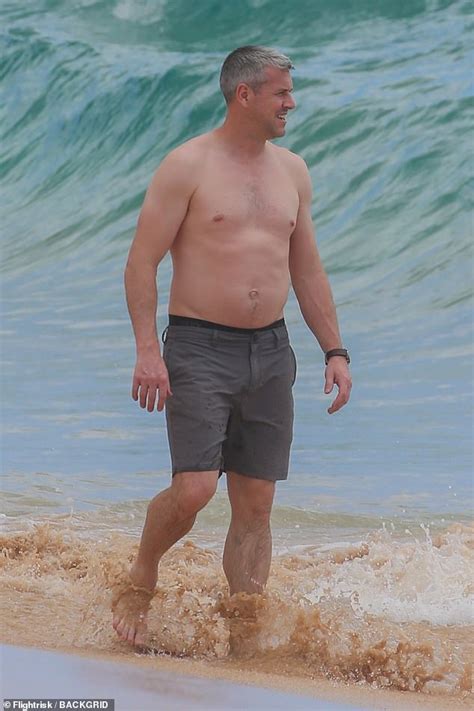 Renee Zellweger And Ant Anstead Pack On The Pda During A Tropical Beach