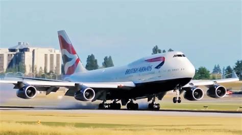 Boeing 747 Landing