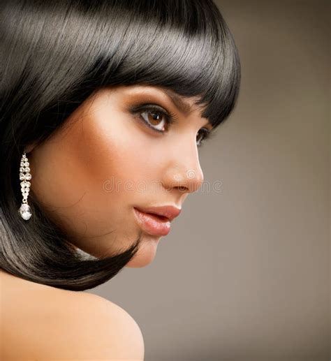 Belle fille de Brunette image stock Image du cosmétiques