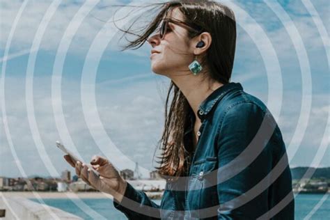 Vibration Sensor For High Fidelity Voice Pick Up In Tws