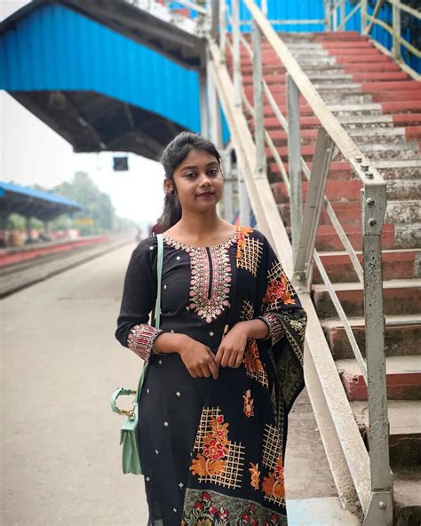 Priyanka Mali 🩶🩶🩶 Instagram