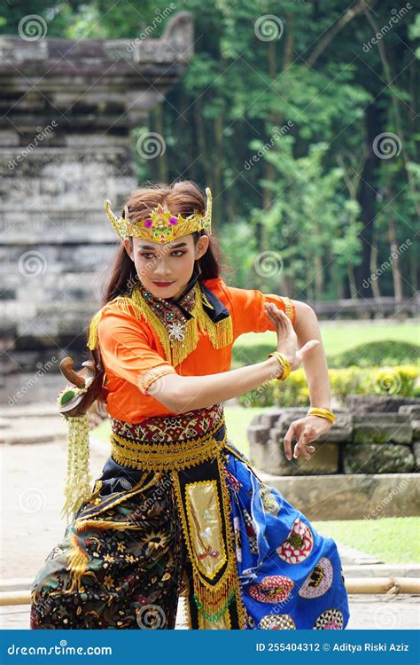 Indonesian Dancers With Traditional Costumes Are Ready To Perform To