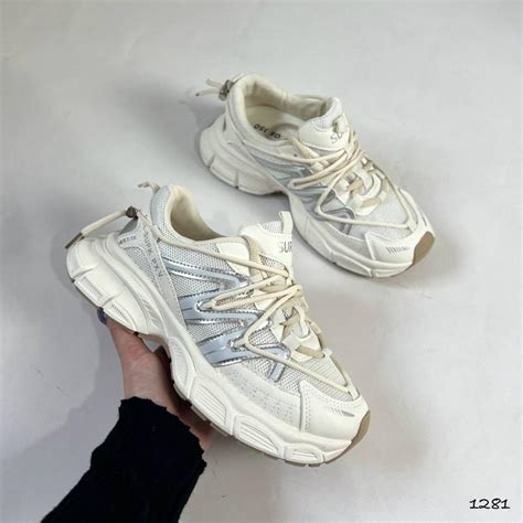 Твої ідеальні кросівки — ціна 1100 грн у каталозі Кросівки Купити жіночі речі за доступною ціною