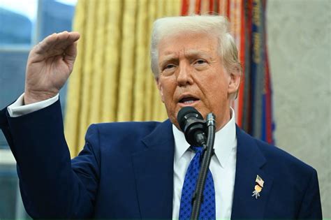 លោក ត្រាំ គំរាមដាក់ពន្ធរថយន្ត ឱសថ និងបន្ទះឈីបនាំចូលអាម៉េរិក