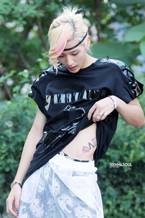 Pin Em Choi Minky Ren ♥ Nuest Kpop Desenhos De Roupas Beautiful