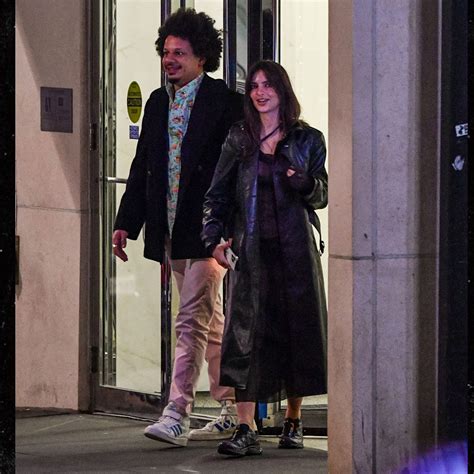 New Romance Emily Ratajkowski Spotted On A Date Night With Comedian Eric Andre Gadgetany