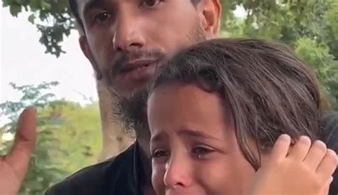 صحنه غمناک وداع دختربچه فلسطینی به نام روان با مادر و پدر شهیدش ویدیو