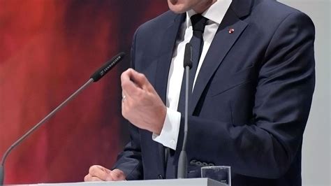 Крайнодясна група е искала да убие Еманюел Макрон Новини бг